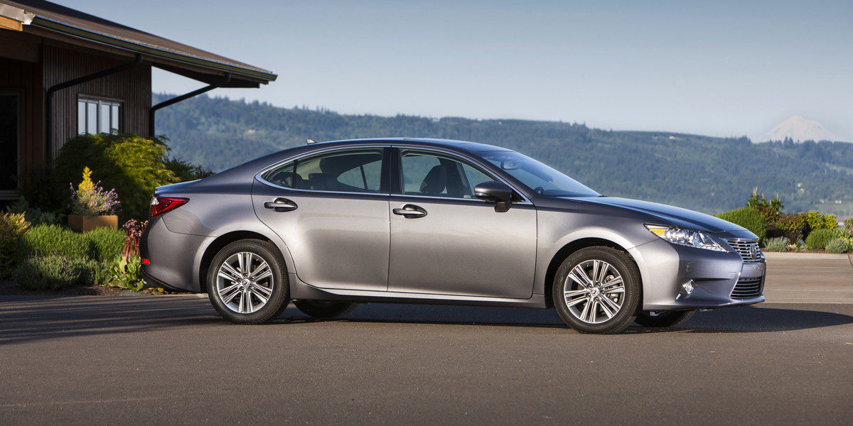 2014 Lexus ES | Consumer Guide Auto