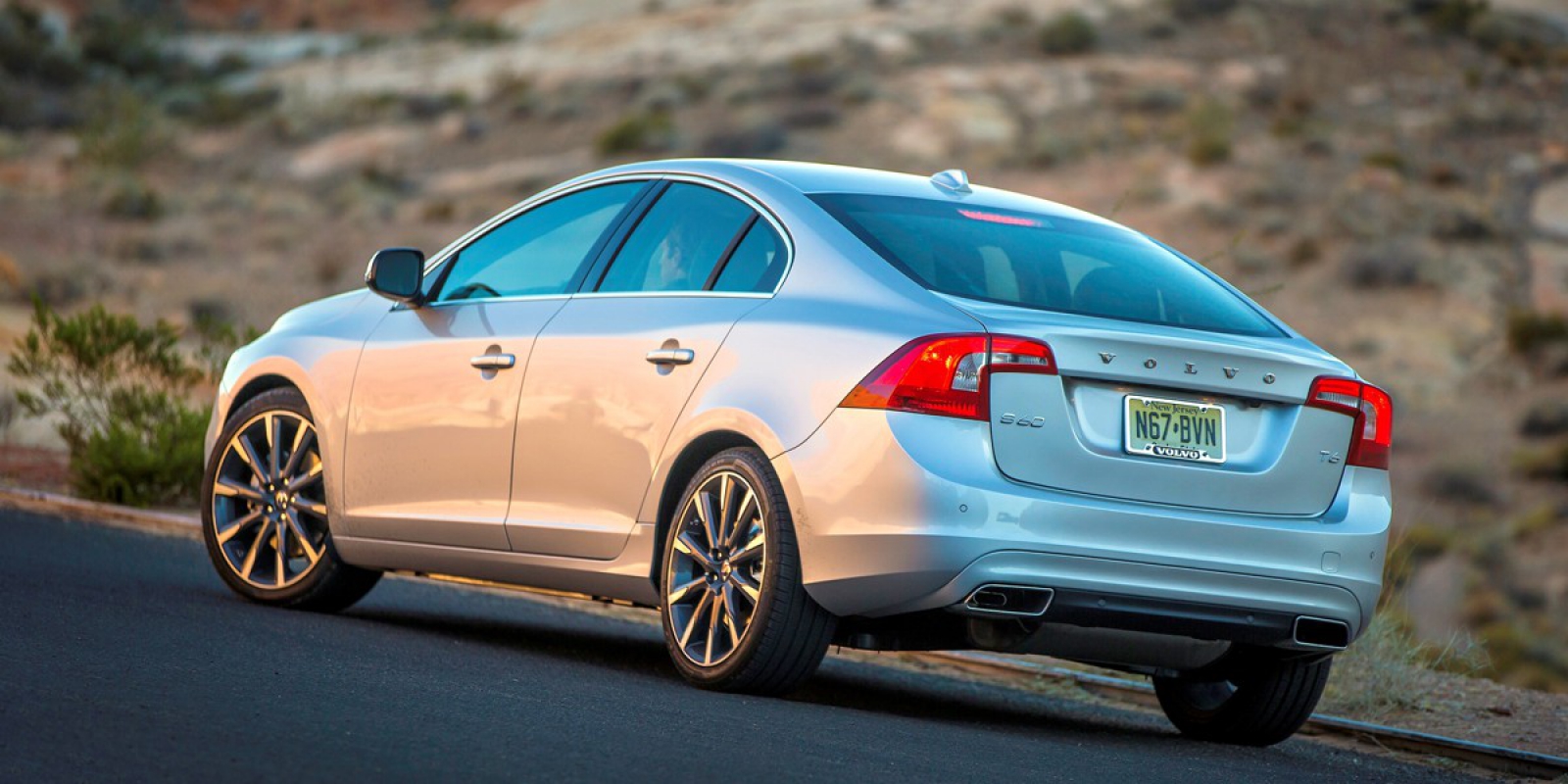 2018 Volvo S60 | Consumer Guide Auto