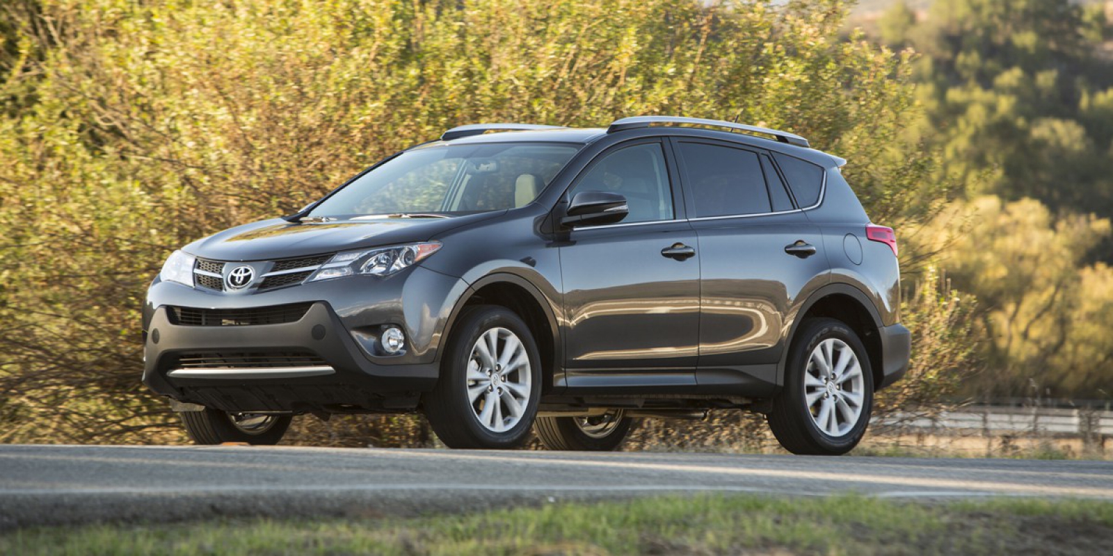 2014 Toyota RAV4 | Consumer Guide Auto