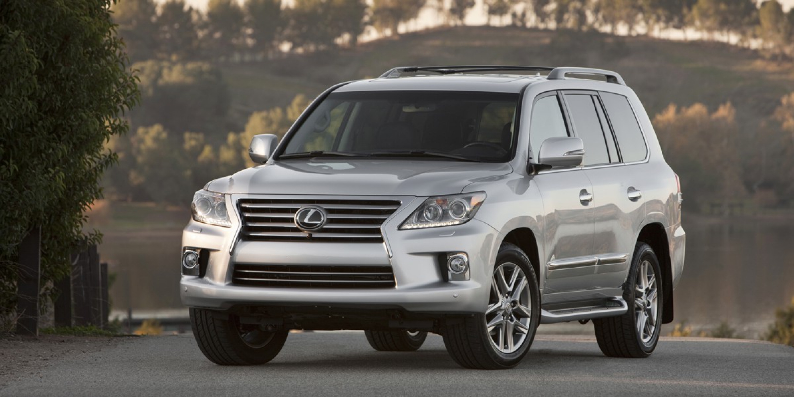2015 Lexus LX | Consumer Guide Auto