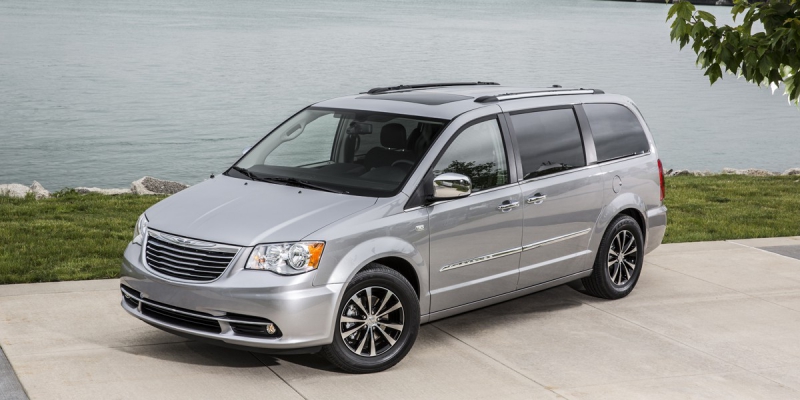 2014 Chrysler Town & Country | Consumer Guide Auto