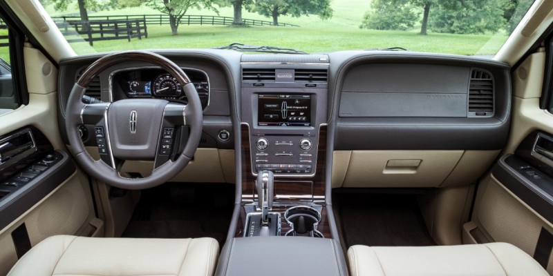 2015 Lincoln Navigator | Consumer Guide Auto