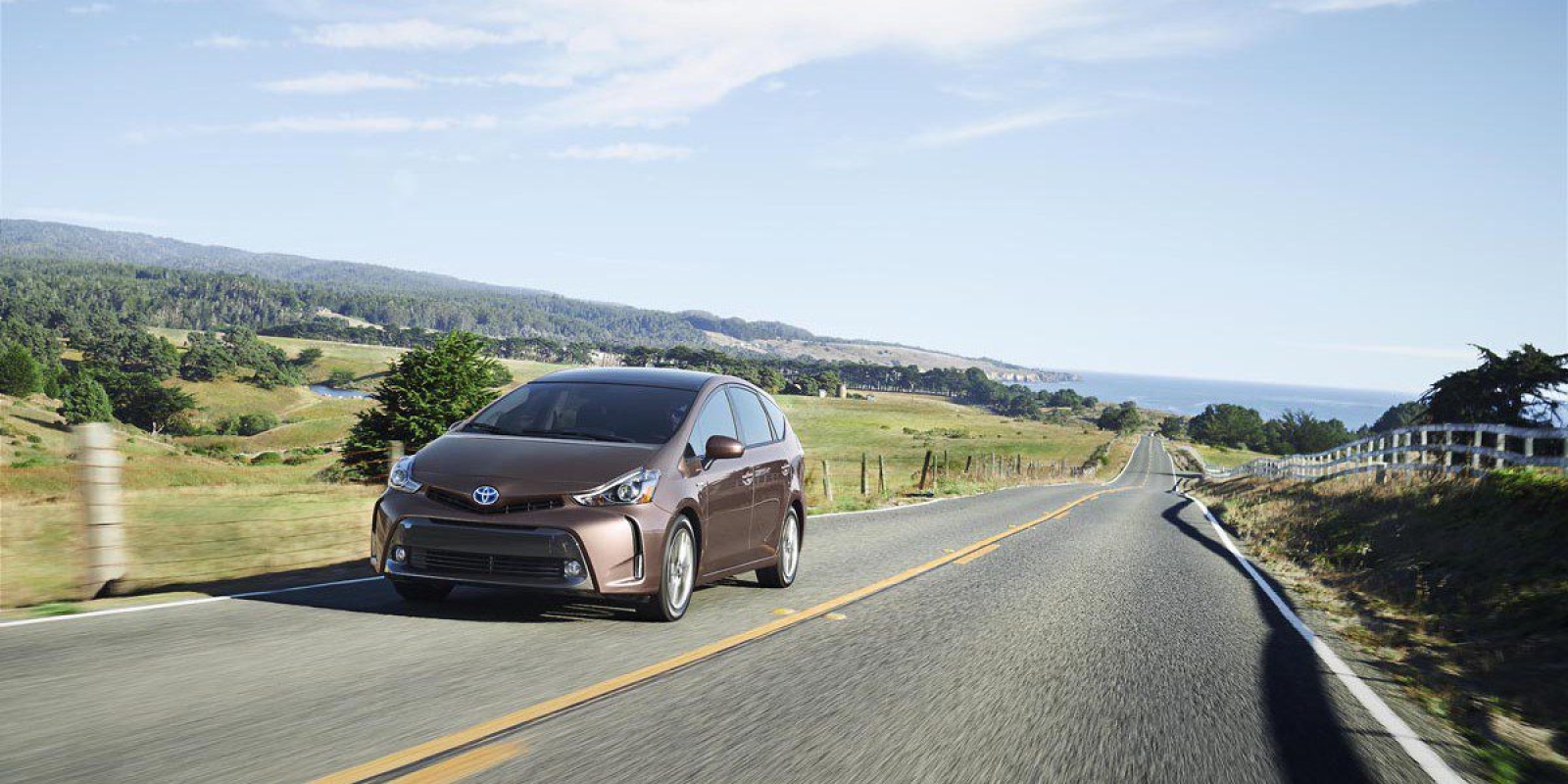 2015 Toyota Prius v | Consumer Guide Auto