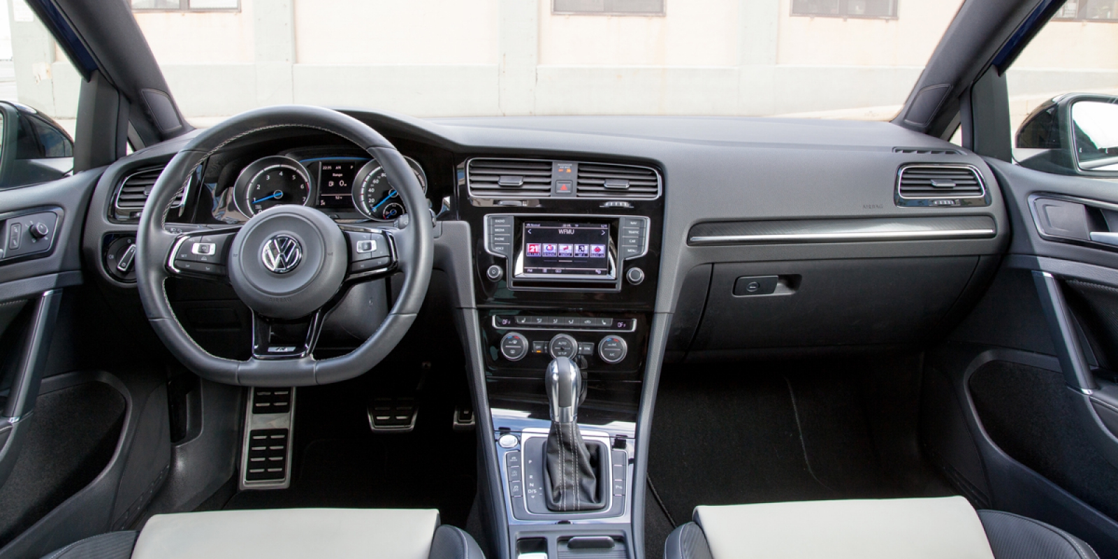 2015 Volkswagen Golf R | Consumer Guide Auto