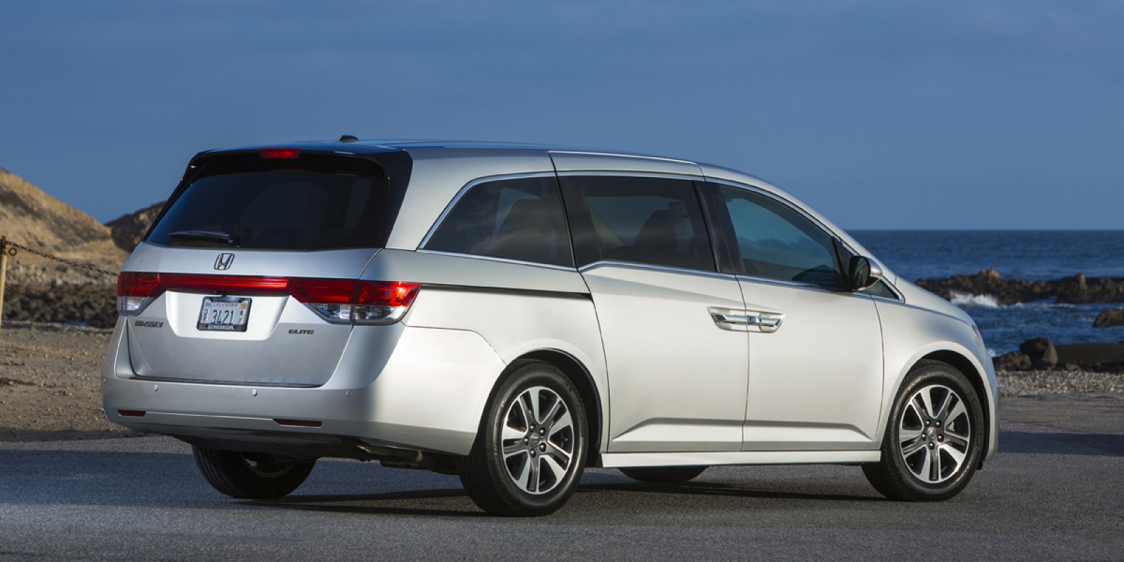 2017 Honda Odyssey | Consumer Guide Auto
