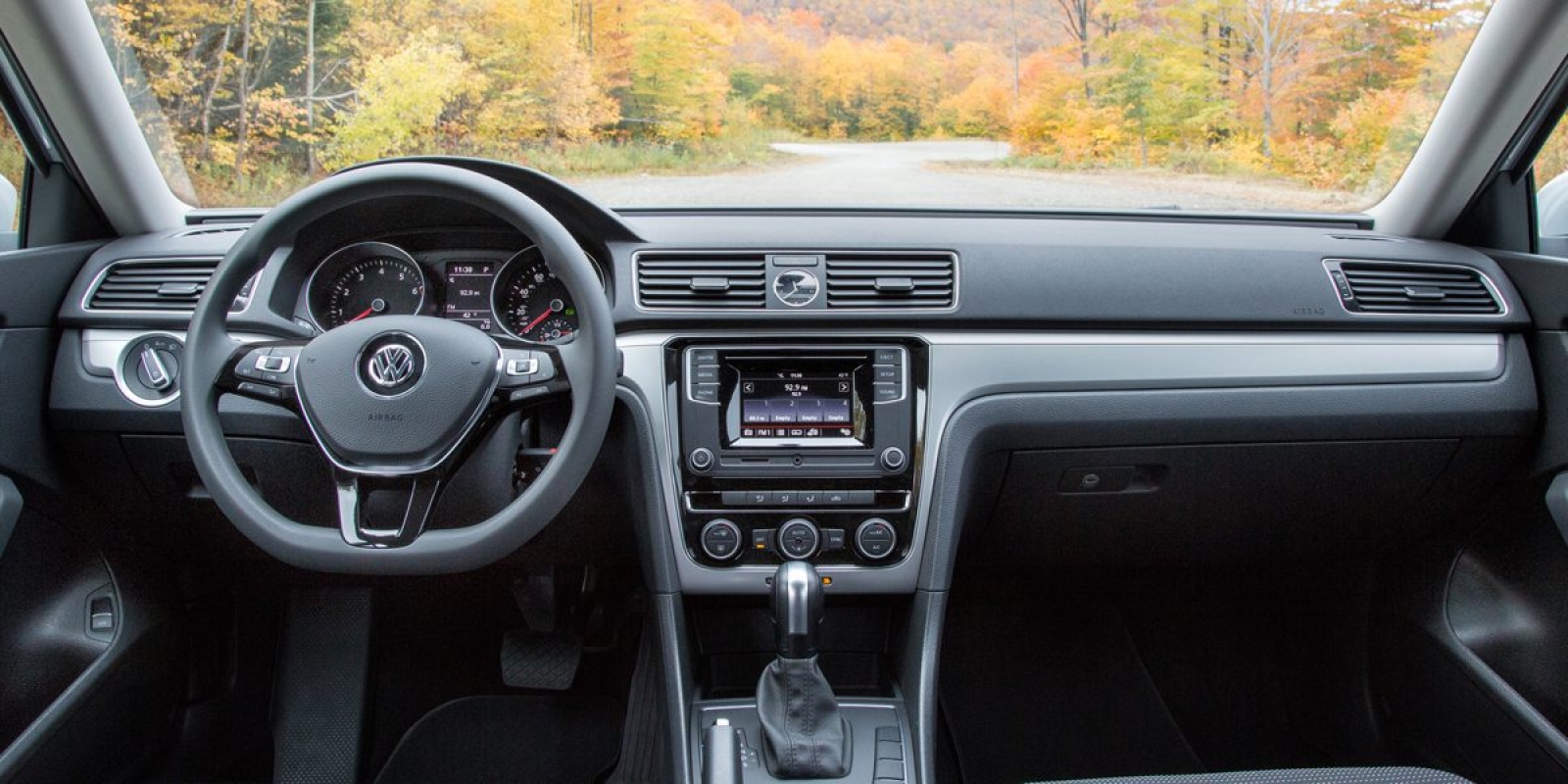 2016 Volkswagen Passat | Consumer Guide Auto