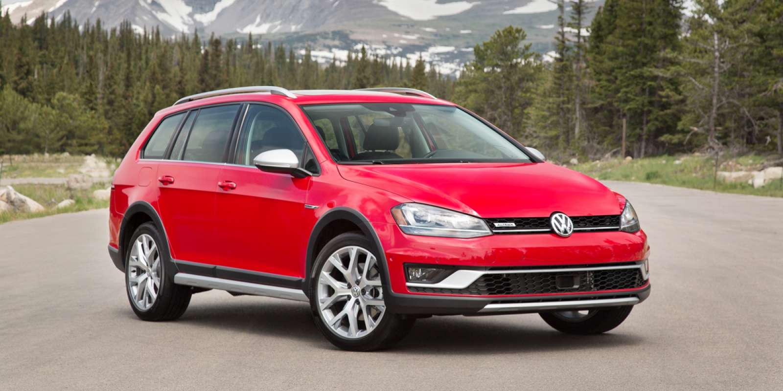 2018 Volkswagen Golf Alltrack | Consumer Guide Auto