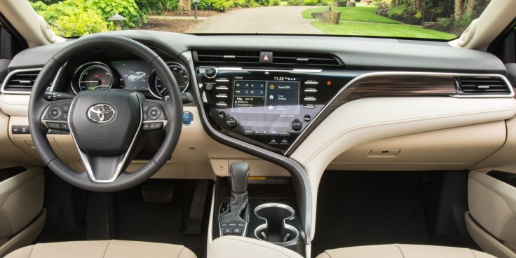 2019 toyota camry hybrid se store