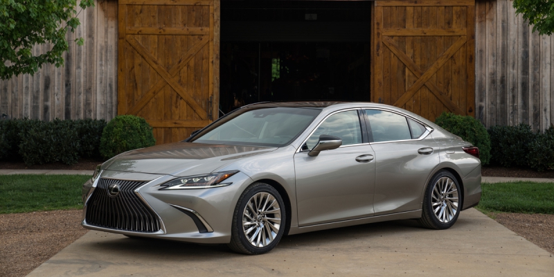2020 Lexus ES | Consumer Guide Auto