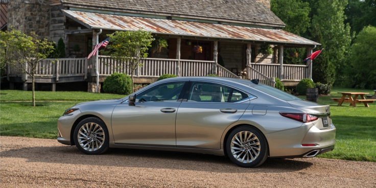 2020 Lexus ES | Consumer Guide Auto