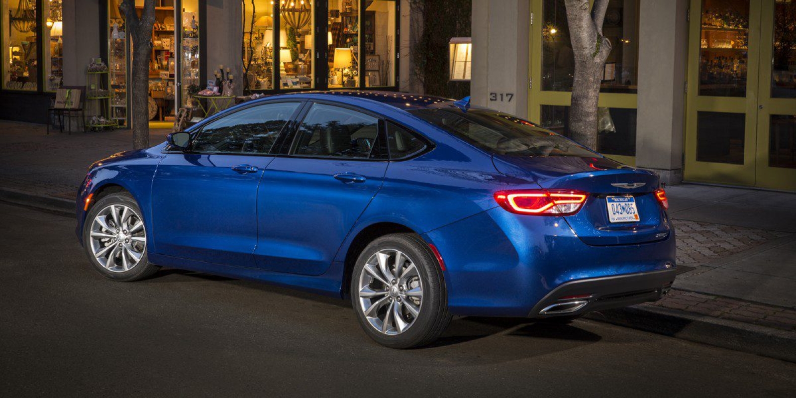 2016 Chrysler 200 | Consumer Guide Auto