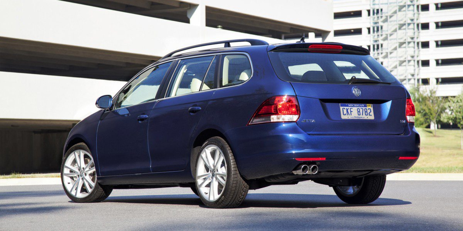2014 Volkswagen Jetta SportWagen | Consumer Guide Auto