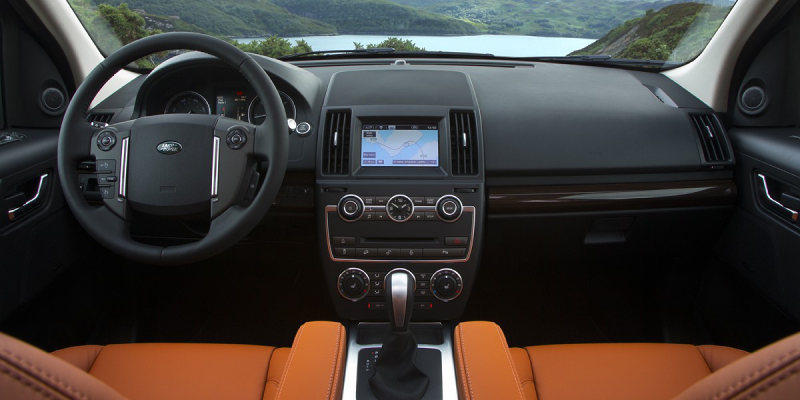 2014 Land Rover LR2 | Consumer Guide Auto