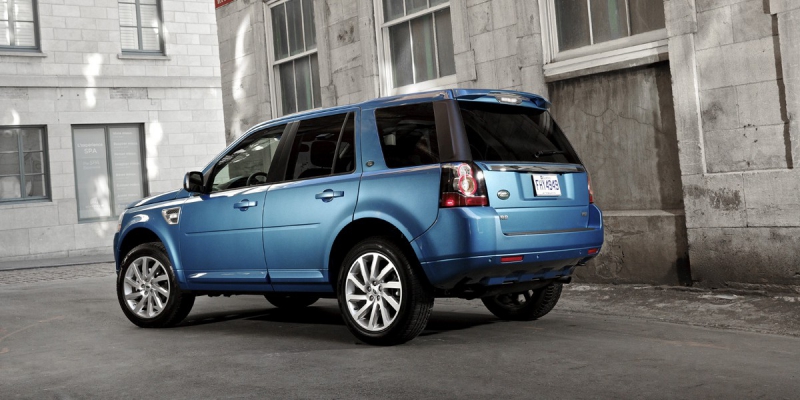 2014 Land Rover LR2 | Consumer Guide Auto