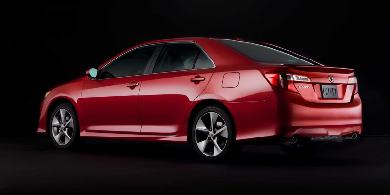 2014 Toyota Camry | Consumer Guide Auto